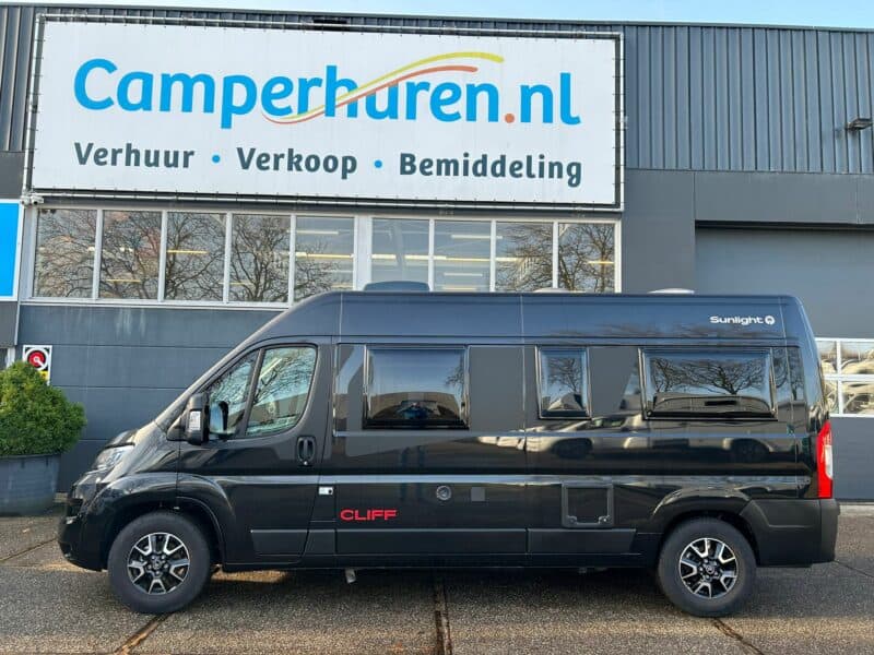 Bus camper transverse bed | Camperhuren.nl